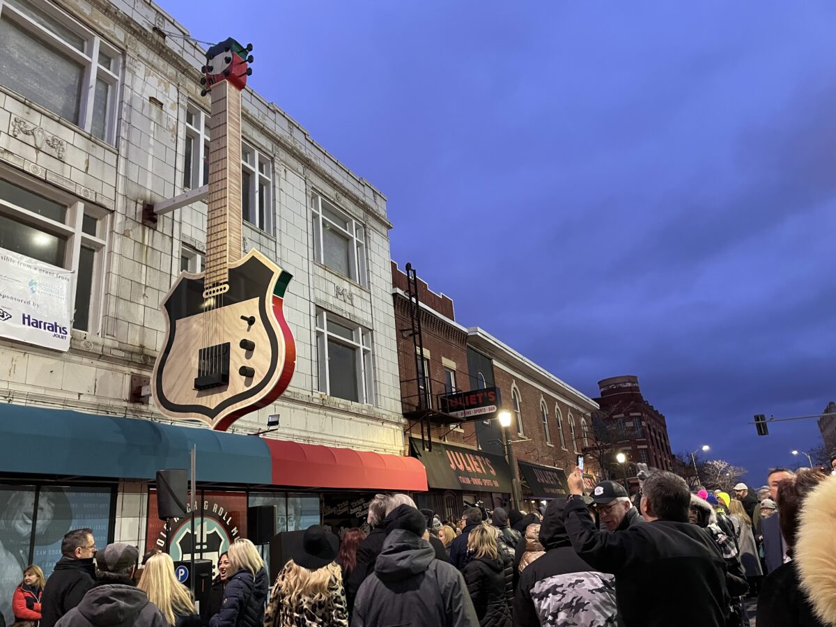 “Gigantar” Travels to Illinois Rock & Roll Museum – The Prairie Land ...